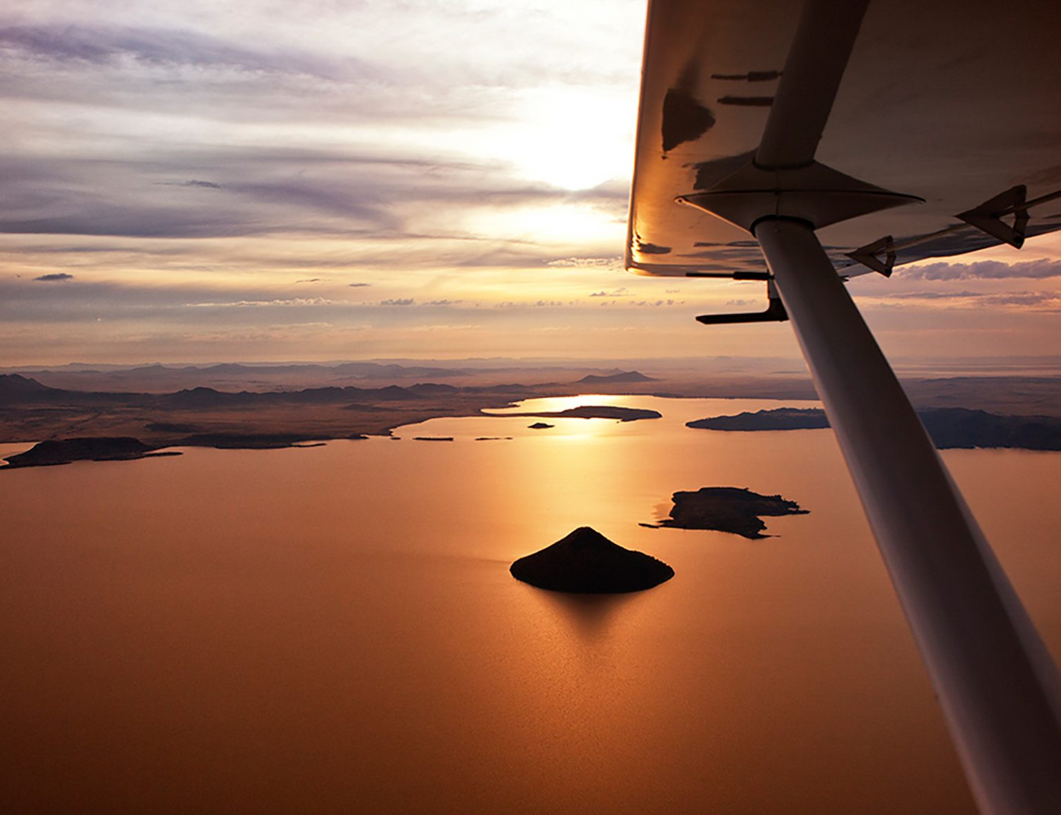 Shooting From a Plane: Composition, Lenses, and Shot Choice - Nature TTL